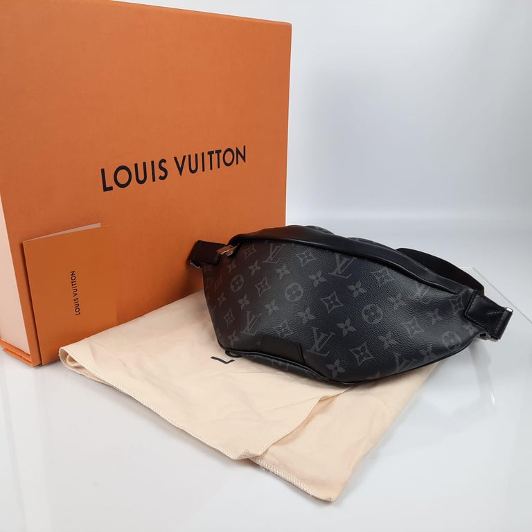 Louis Vuitton Discovery PM Bumbag For Sale at 1stDibs