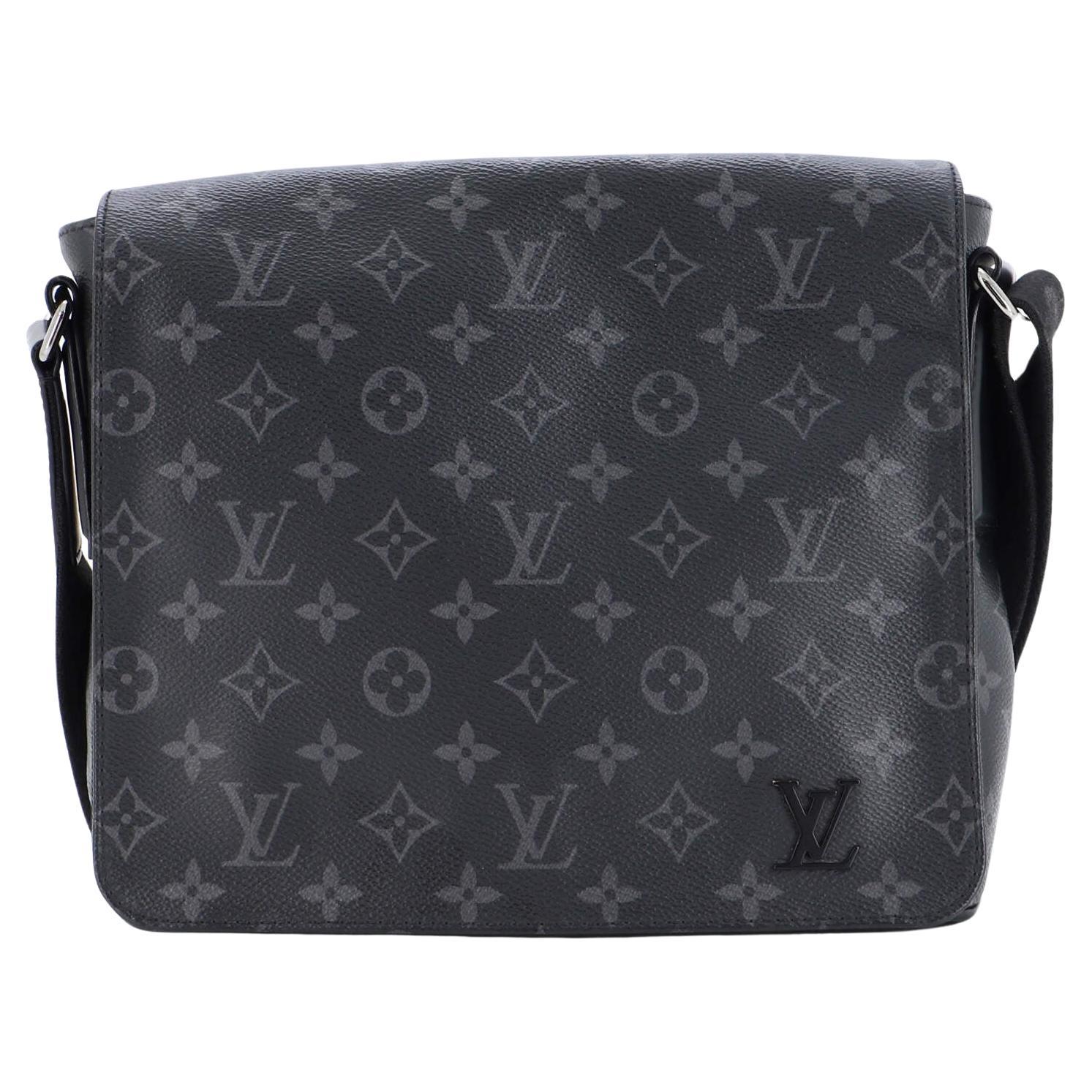 Louis Vuitton District NM Messenger Bag Damier Graphite PM For Sale at ...