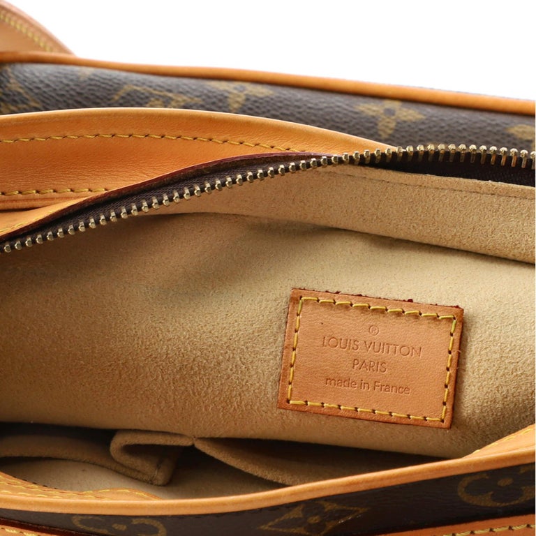Louis Vuitton Hudson Handbag Monogram Canvas GM For Sale at 1stDibs
