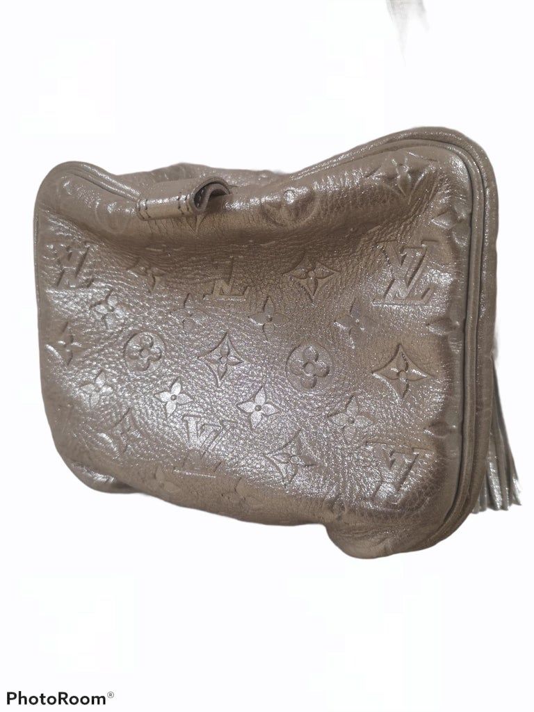 Louis Vuitton LV silver shoulder bag For Sale at 1stDibs