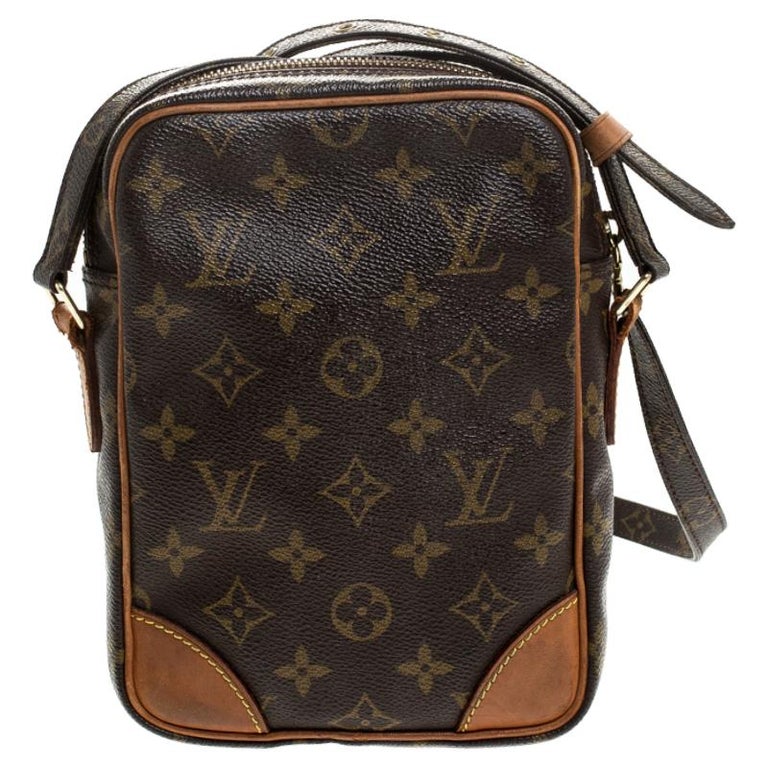 Louis Vuitton Monogram Canvas Amazone Camera Case Bag For Sale at 1stDibs