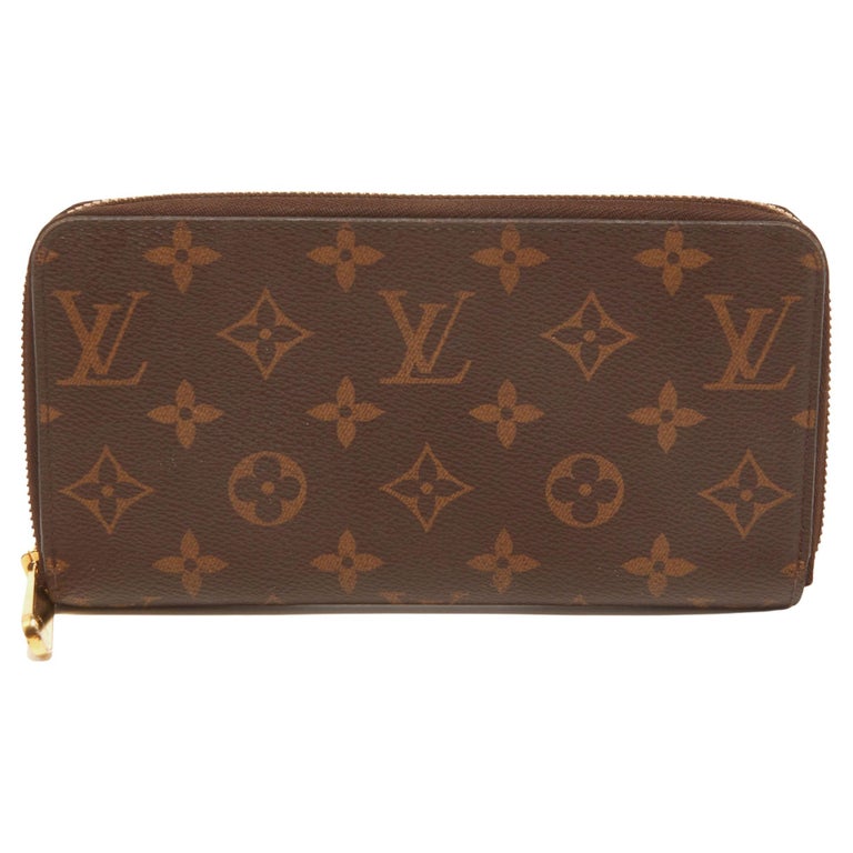 Louis Vuitton Monogram Canvas Zippy Wallet For Sale at 1stDibs