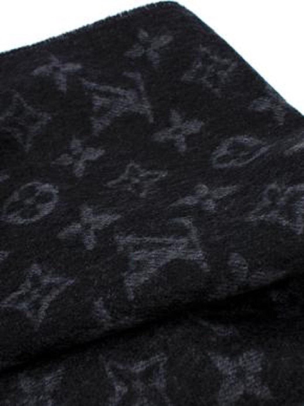 Louis Vuitton Monogram Gradient Black Shawl For Sale at 1stDibs