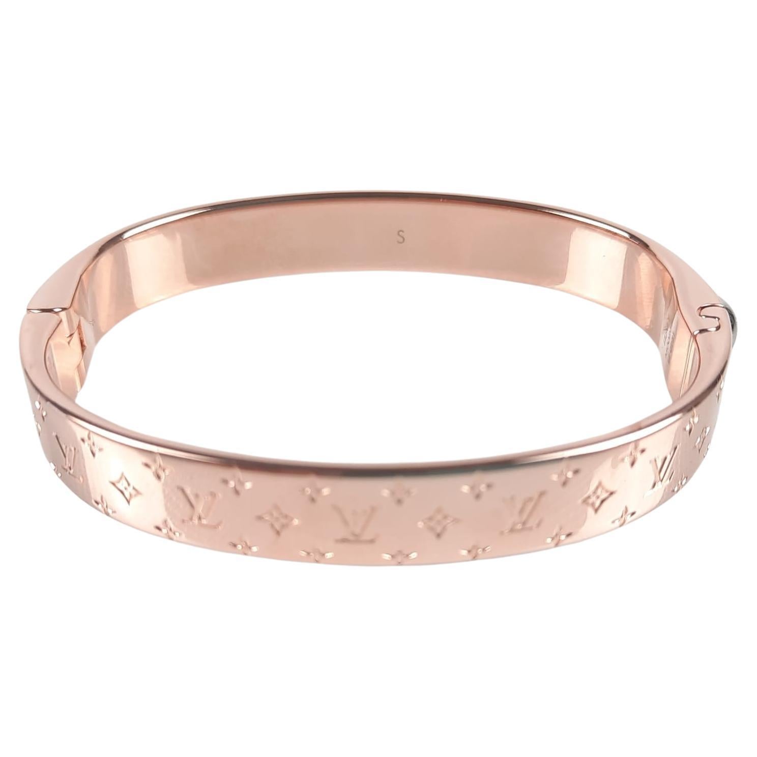 Louis Vuitton Signature - 682 For Sale on 1stDibs | rafia name signature