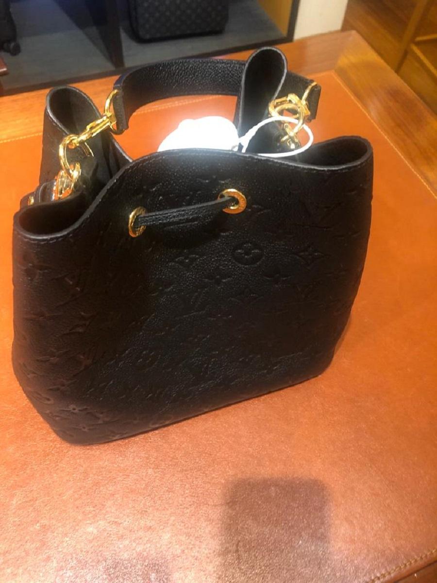 Louis Vuitton NéoNoé MM Black Monogram Empreinte Leather For Sale at ...