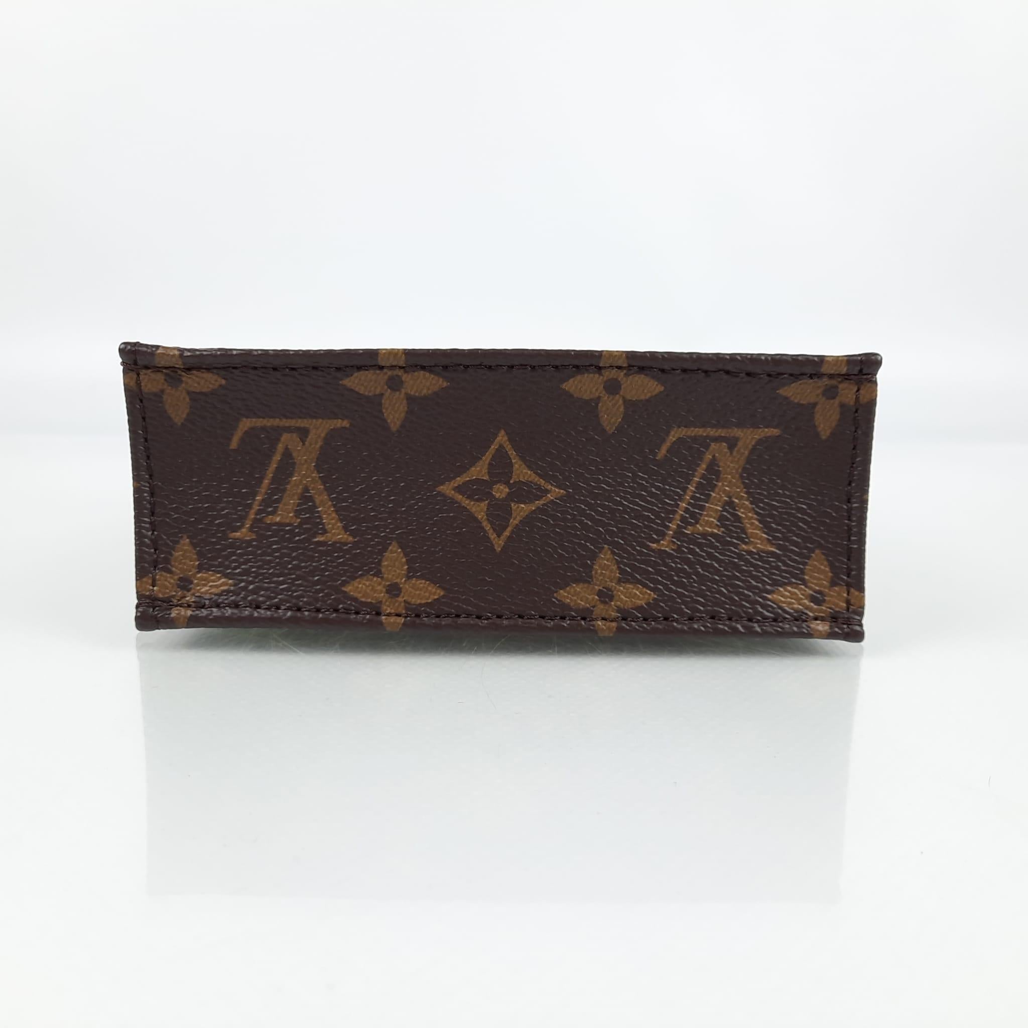 Louis Vuitton Small Flat Bag Monogram canvas For Sale at 1stDibs