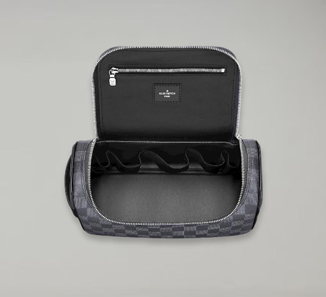 Louis Vuitton Toiletry Bag For Sale at 1stDibs