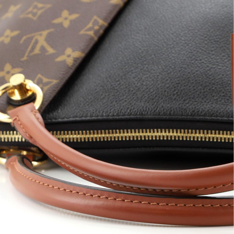Louis Vuitton V Tote Monogram Canvas and Leather MM For Sale at 1stDibs