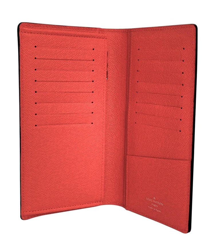 Louis Vuitton x Supreme Brazza Red Epi Leather Bi Fold Wallet at ...