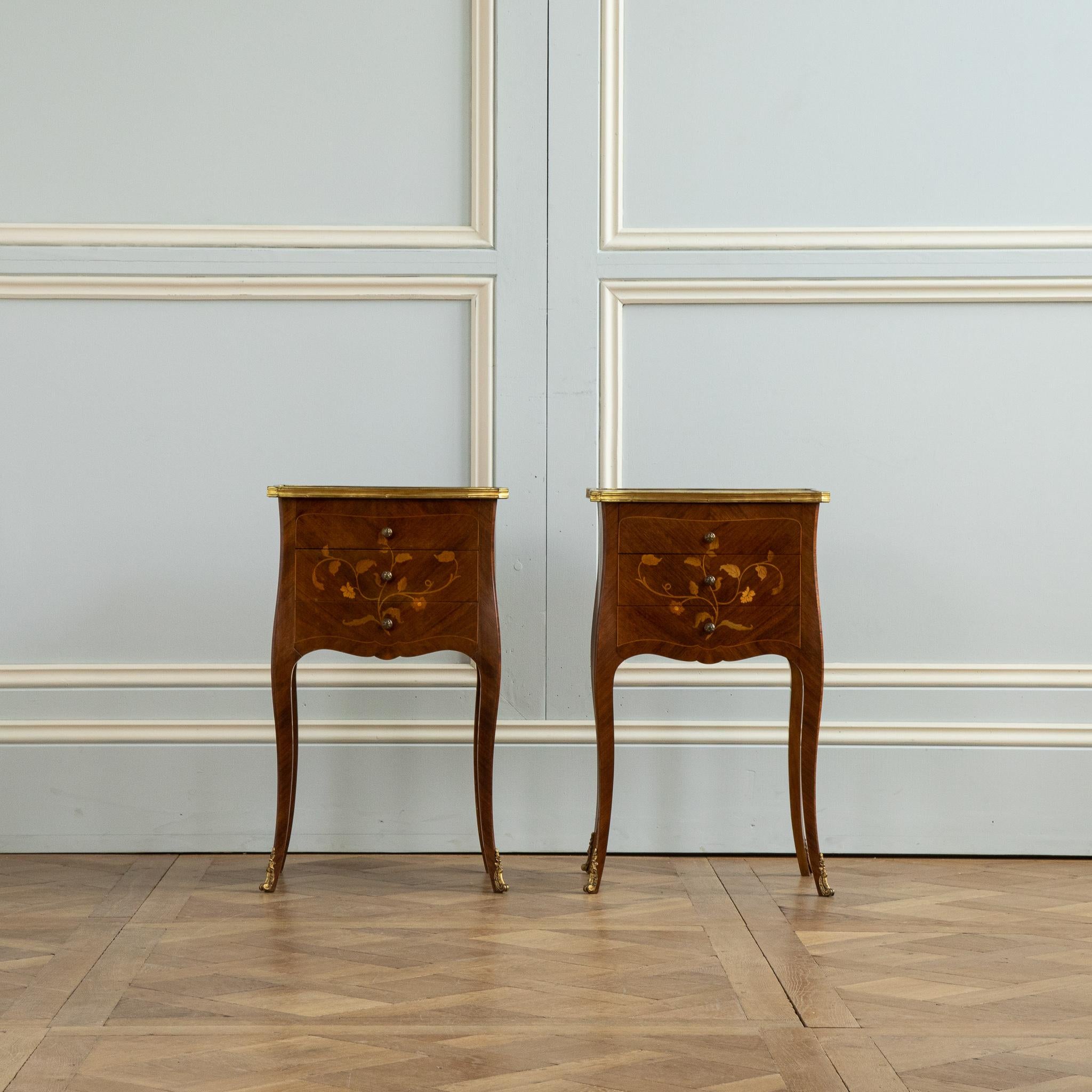 Louis XV Style Pair of Marquetry Bedside Tables For Sale at 1stDibs