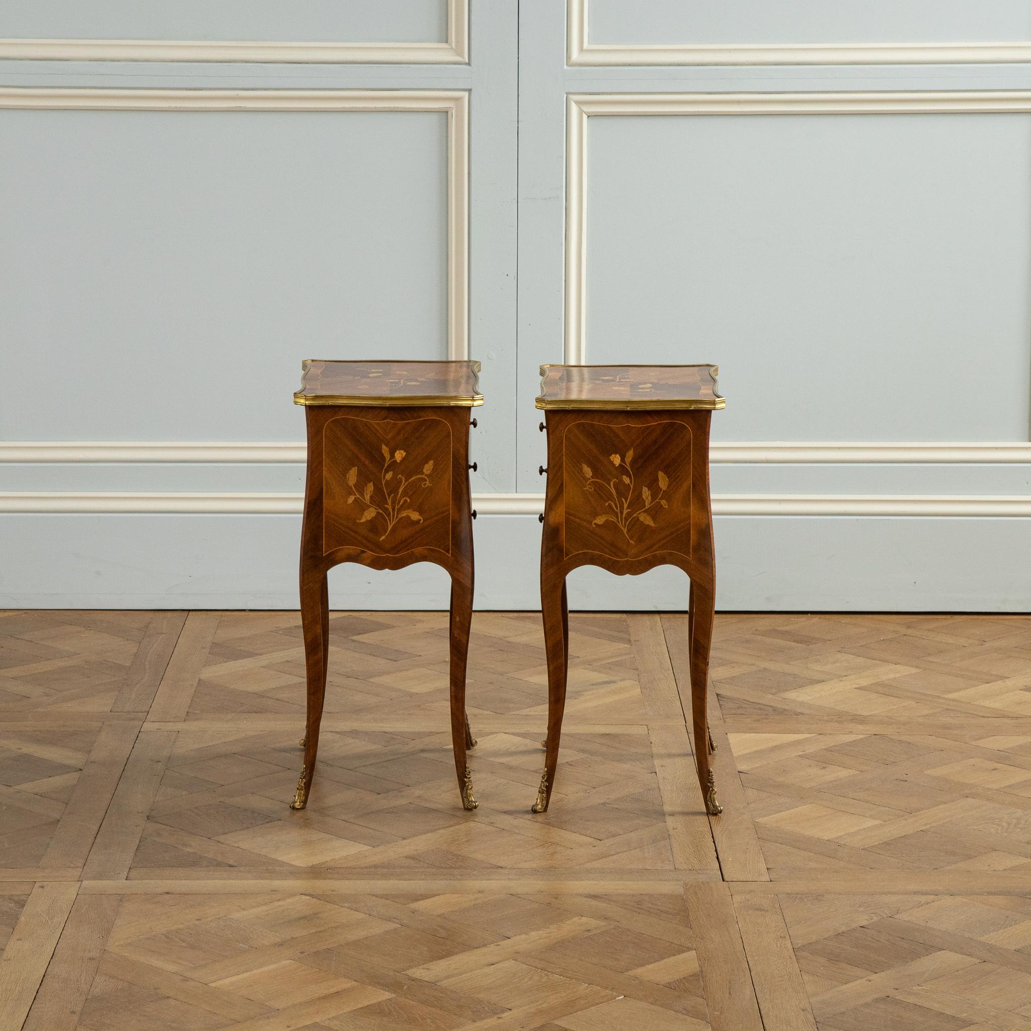 Louis XV Style Pair of Marquetry Bedside Tables For Sale at 1stDibs