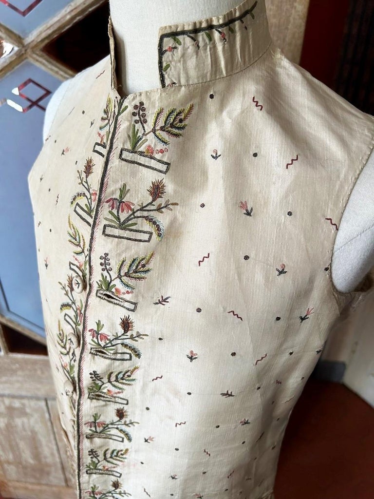 Louis XVI court waistcoat in embroidered taffeta - France Circa 1785 ...