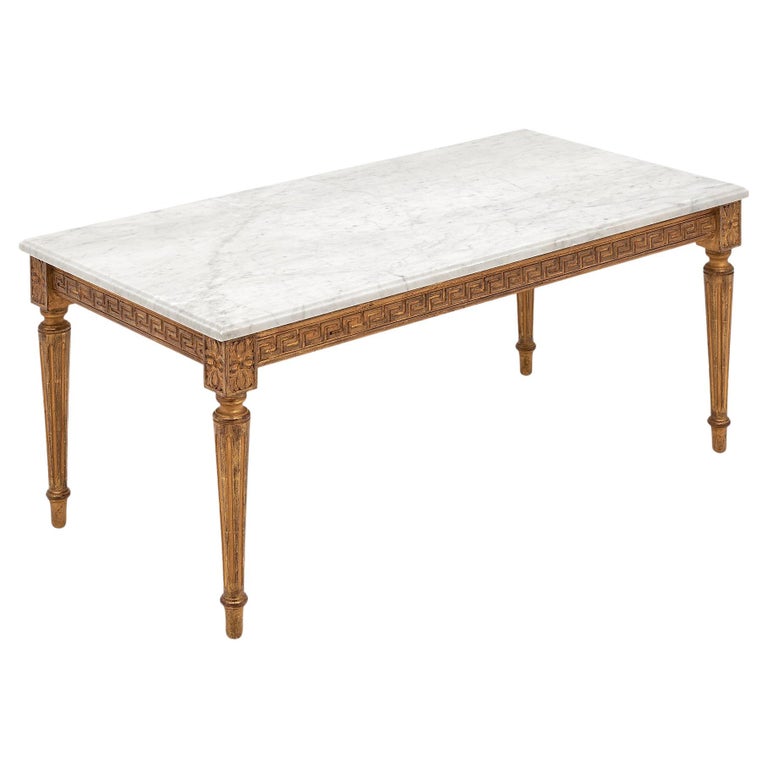 Table basse de style Louis XVI avec plateau en marbre En vente sur 1stDibs