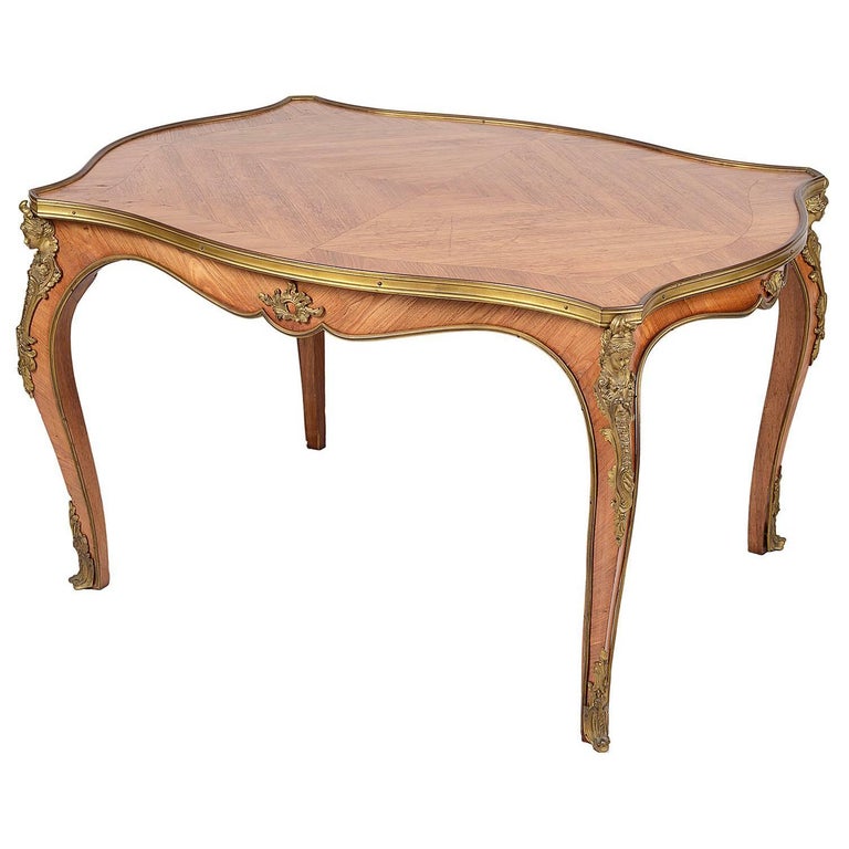Table d'appoint ou table basse de style Louis XVI, fin du XIXe siècle ...