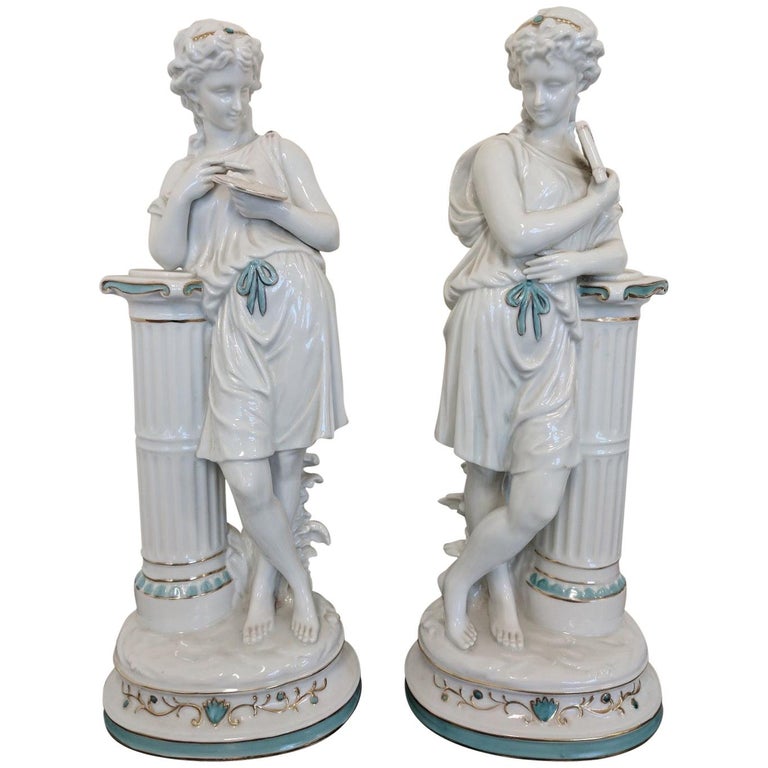 Lovely Pair of English Minton Style Porcelain Figures For Sale at 1stDibs