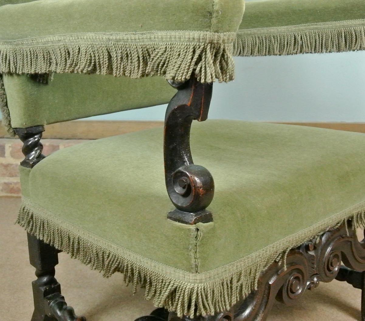 Lovely William and Mary Period Oak Armchair, c. 1690 For Sale at 1stDibs