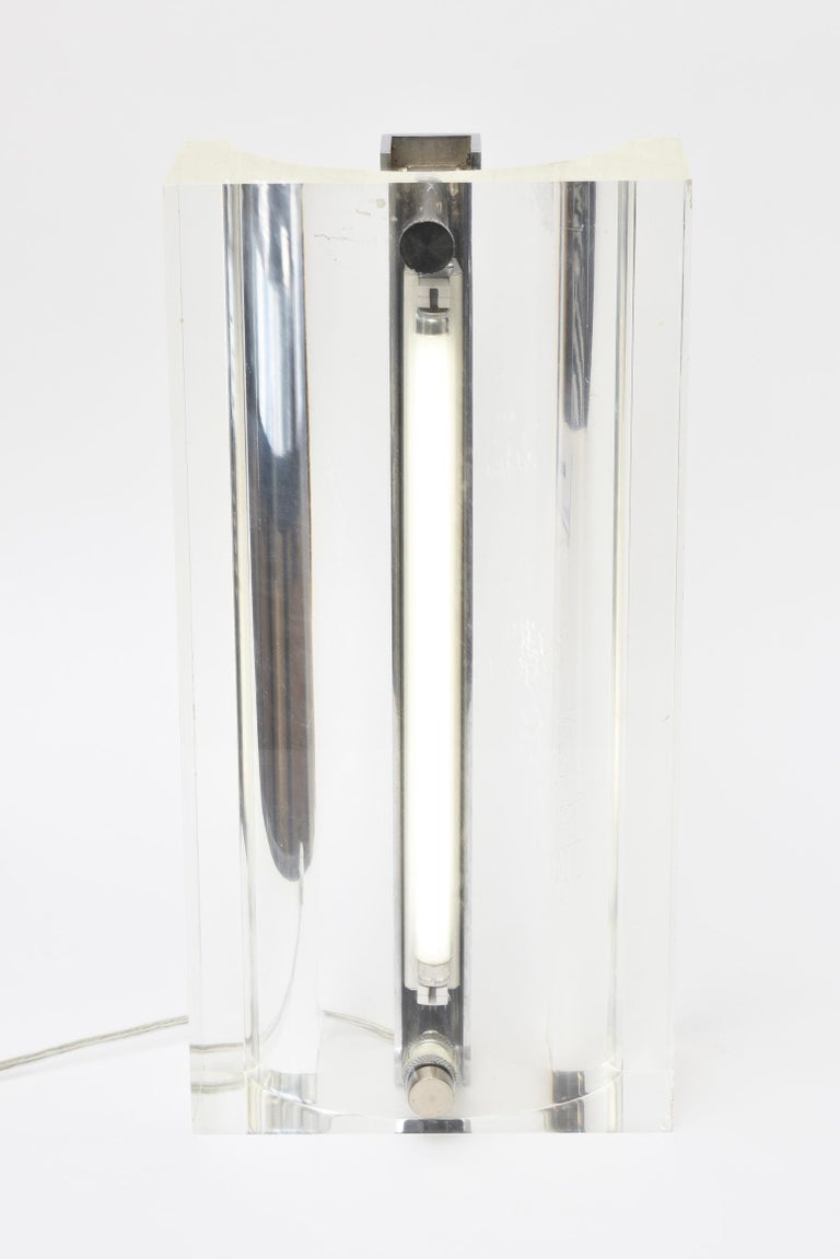 Vintage Lucite and Chrome Column Table Lamp For Sale at 1stDibs