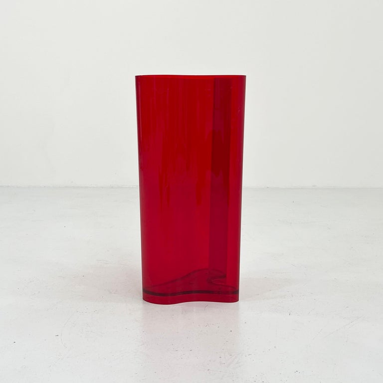 Lucite Red Wavy Umbrella Stand Model Nuvola from Guzzini, 1990s For ...