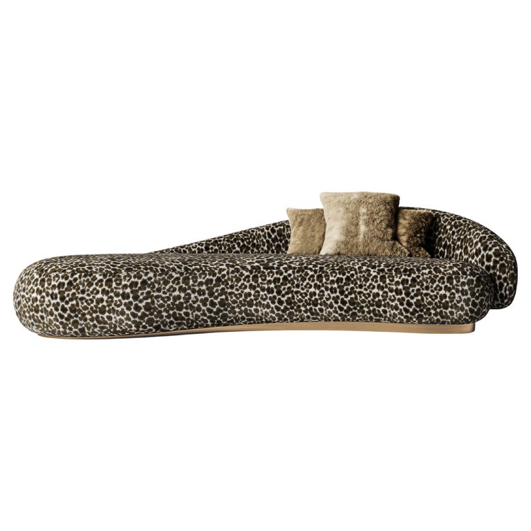 Lupa Sofa 260, Leopardenmuster aus Samt, entworfen von Mehmet Orel fr ...