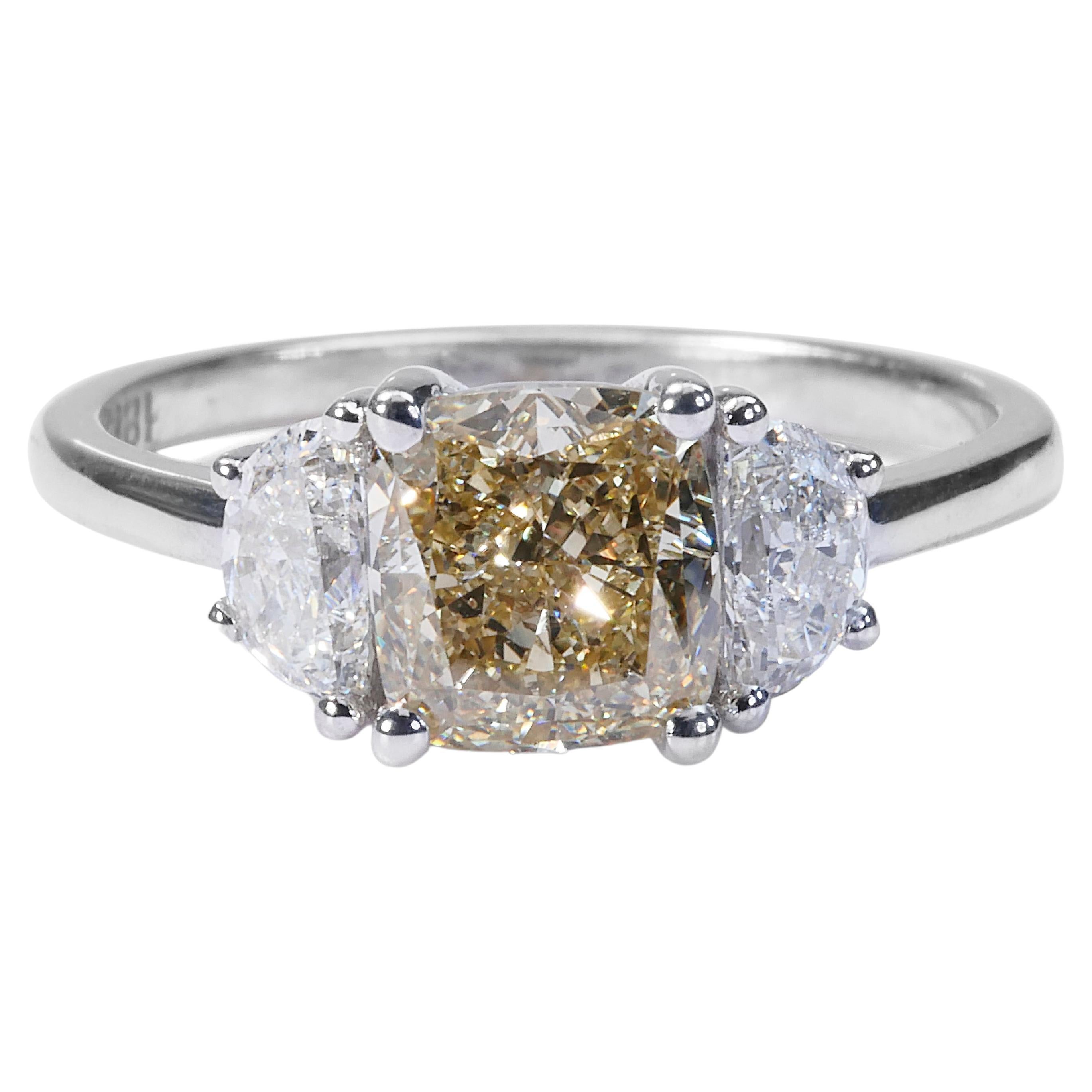 Elegant 18k Yellow Gold Three Stone Ring with 0.70 Ct Natural Diamonds ...