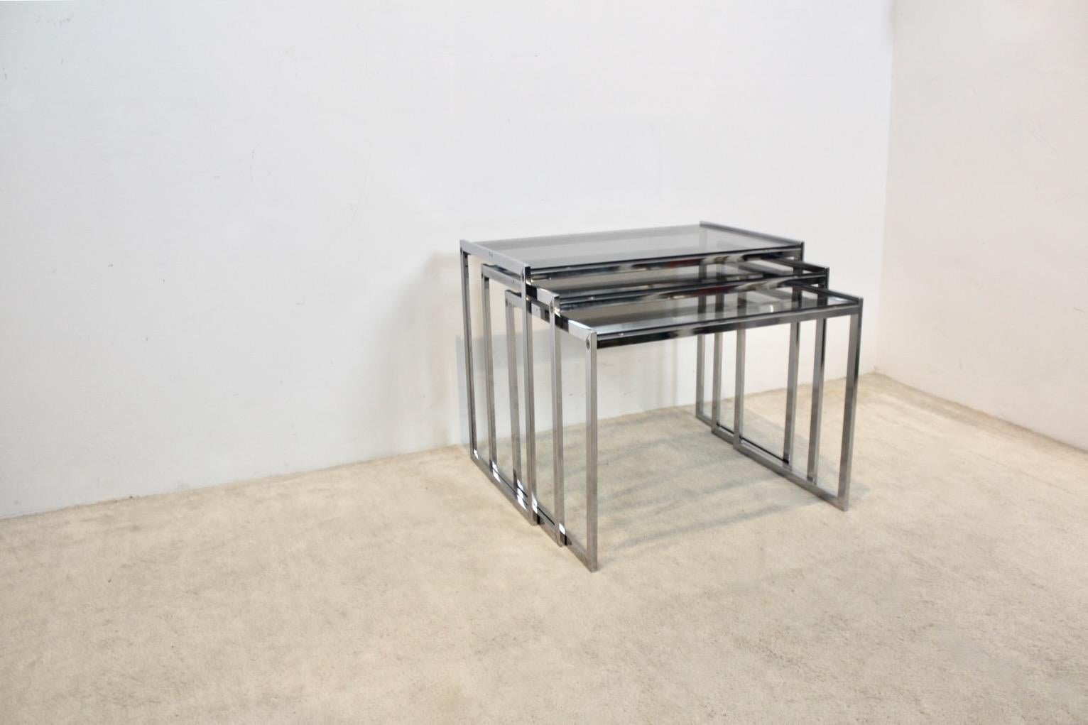 Luxurious set of Howard Miller Nesting Tables at 1stDibs