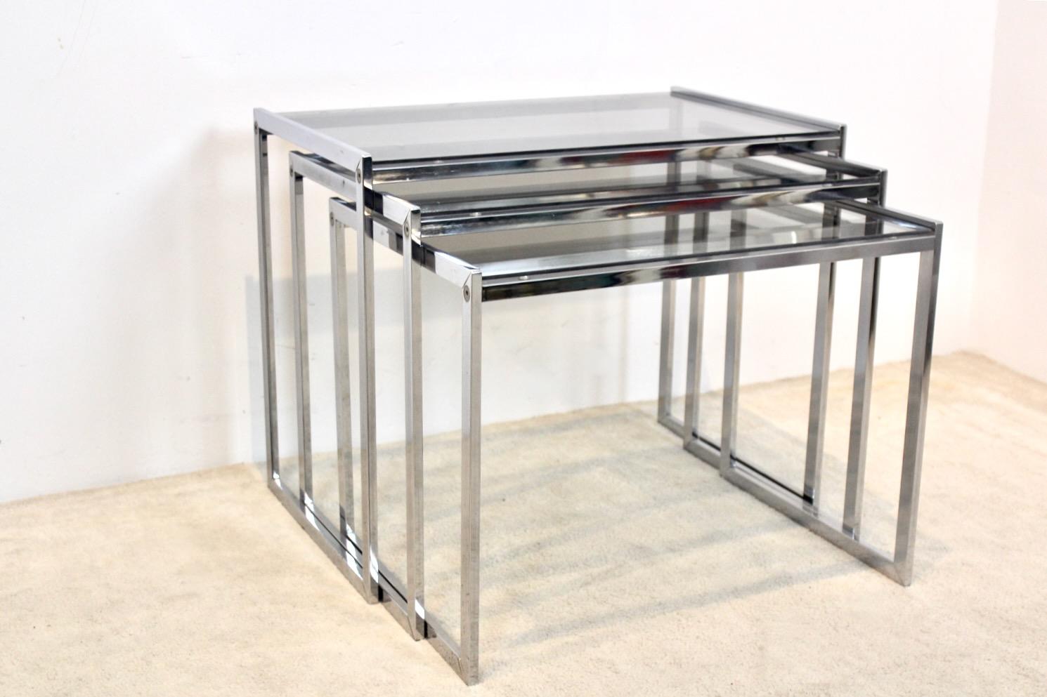 Luxurious set of Howard Miller Nesting Tables at 1stDibs