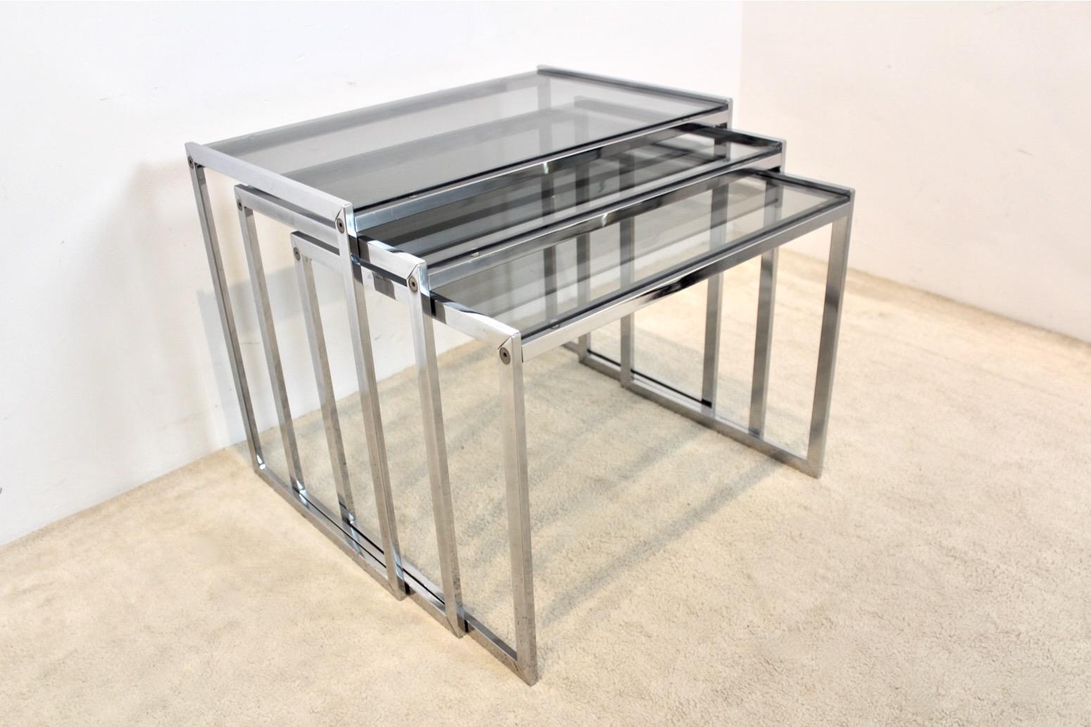 Luxurious set of Howard Miller Nesting Tables at 1stDibs