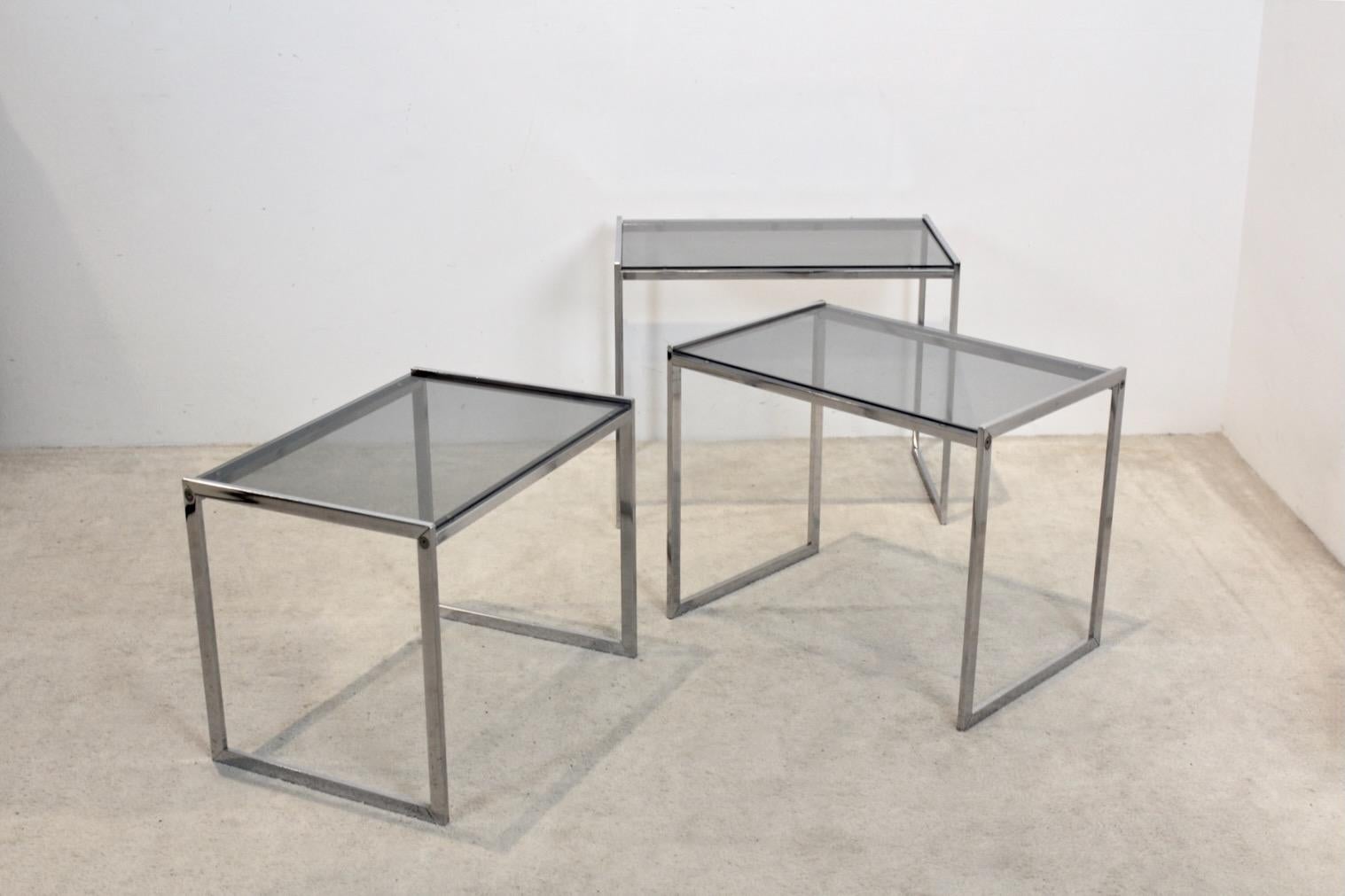 Luxurious set of Howard Miller Nesting Tables at 1stDibs