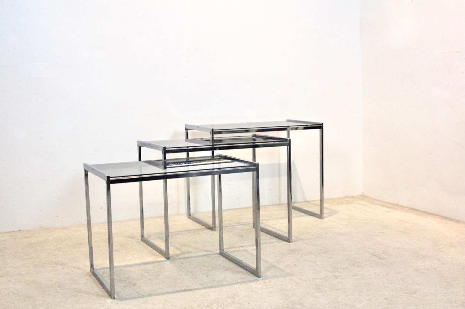Luxurious set of Howard Miller Nesting Tables at 1stDibs