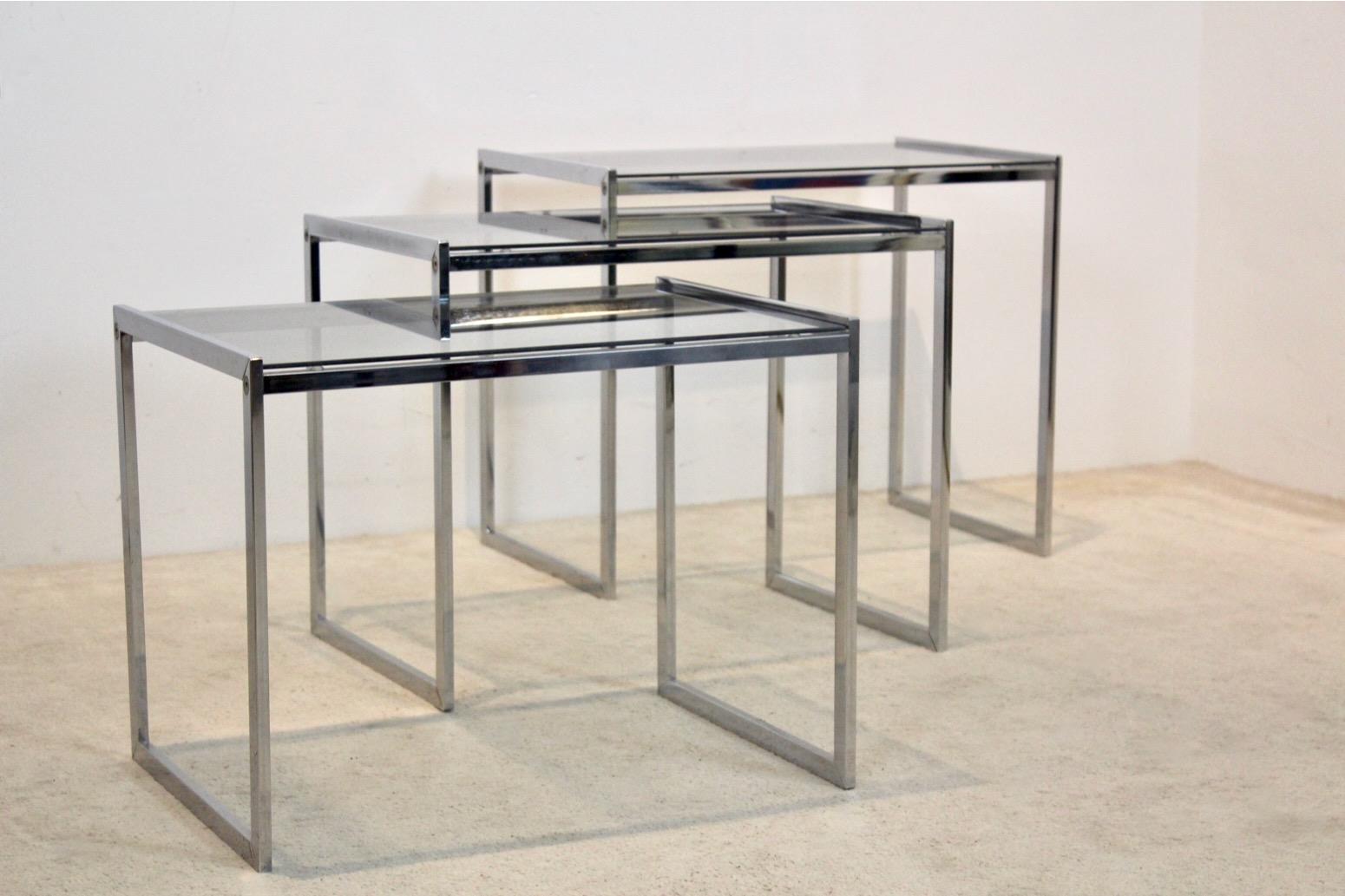 Luxurious set of Howard Miller Nesting Tables at 1stDibs