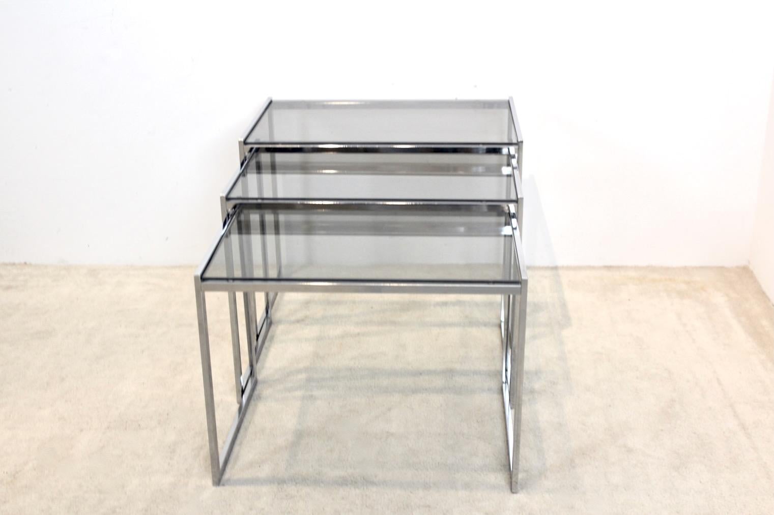 Luxurious set of Howard Miller Nesting Tables at 1stDibs