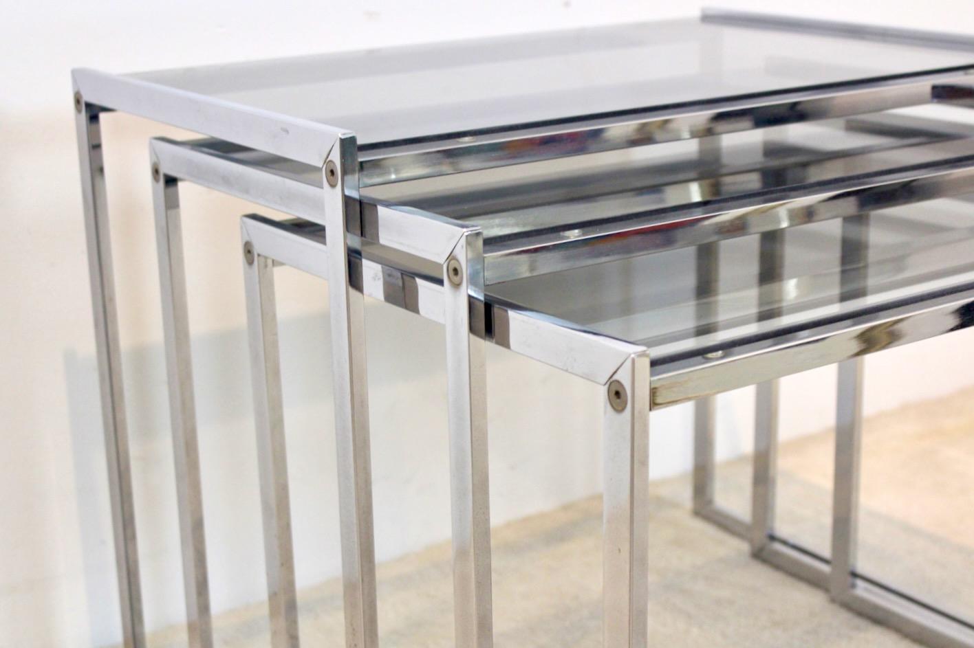 Luxurious set of Howard Miller Nesting Tables at 1stDibs