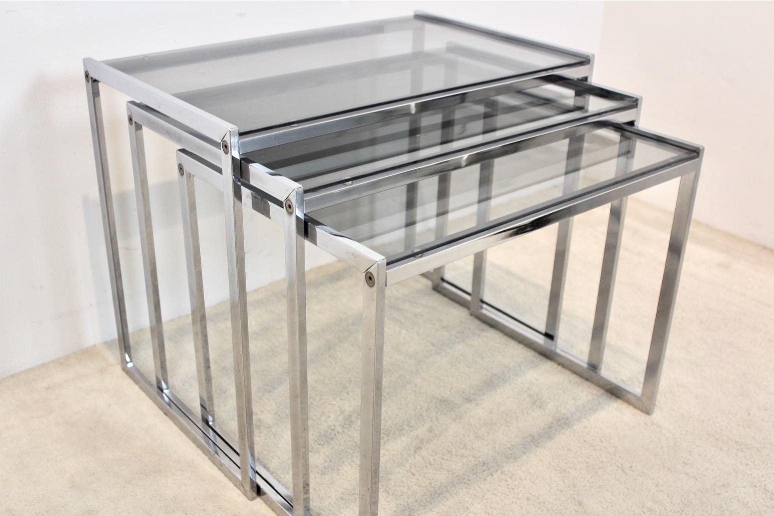 Luxurious set of Howard Miller Nesting Tables at 1stDibs