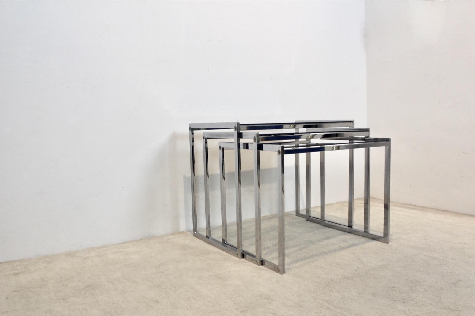 Luxurious set of Howard Miller Nesting Tables at 1stDibs