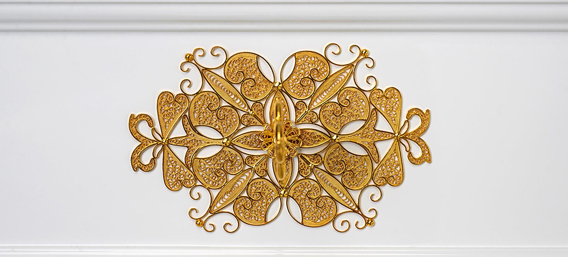 Luxury Gilt "Filigree" Contemporary Modern Lacquered Console Table ...