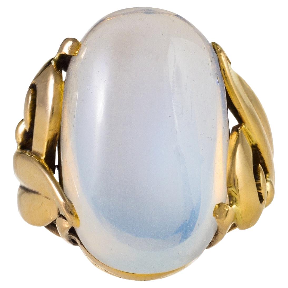 Elizabeth Locke Moonstone Cabochon Gold Ring For Sale at 1stDibs