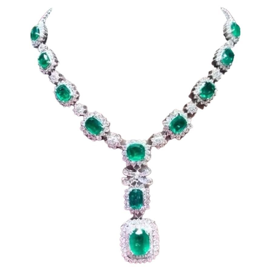 Superbe collier d'émeraudes et de diamants de Zambie (Ct 53,27) sur un ...