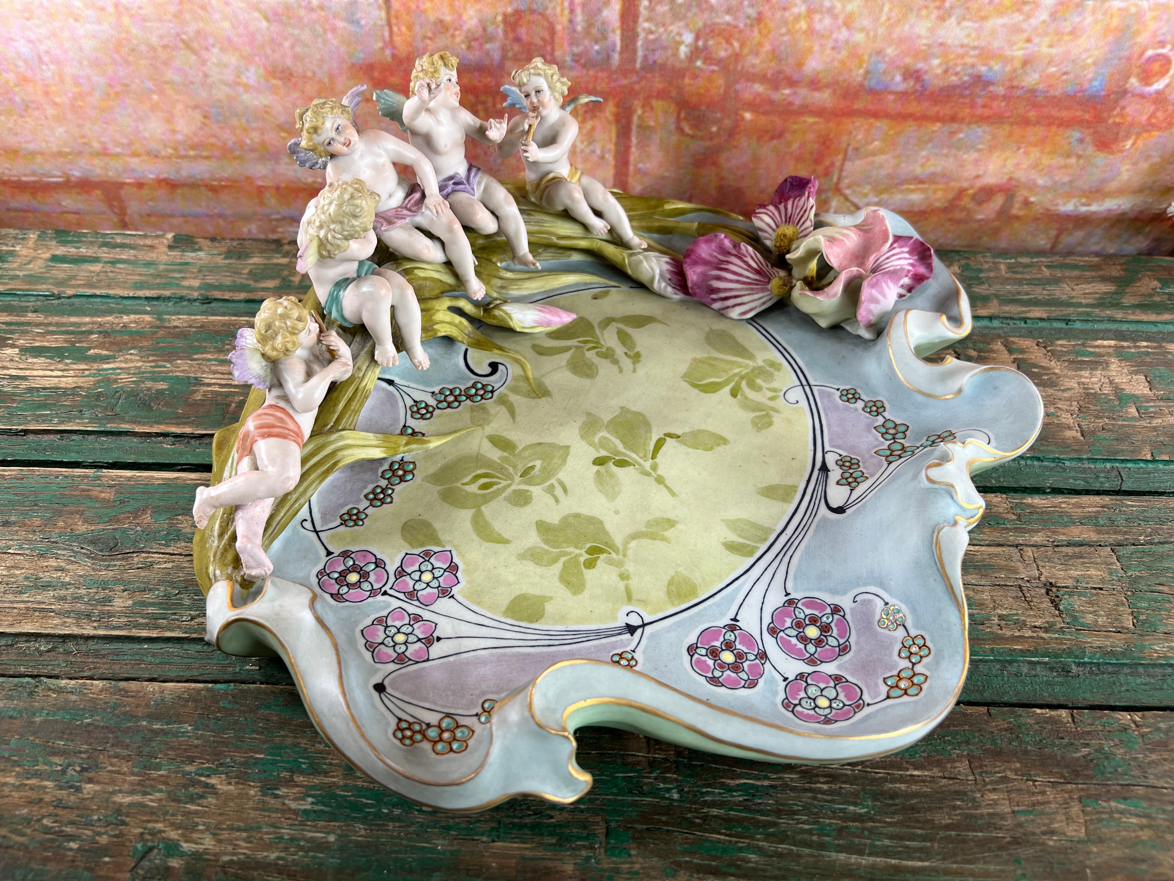 Magnificent centerpiece or bowl in German porcelain decorated with ...
