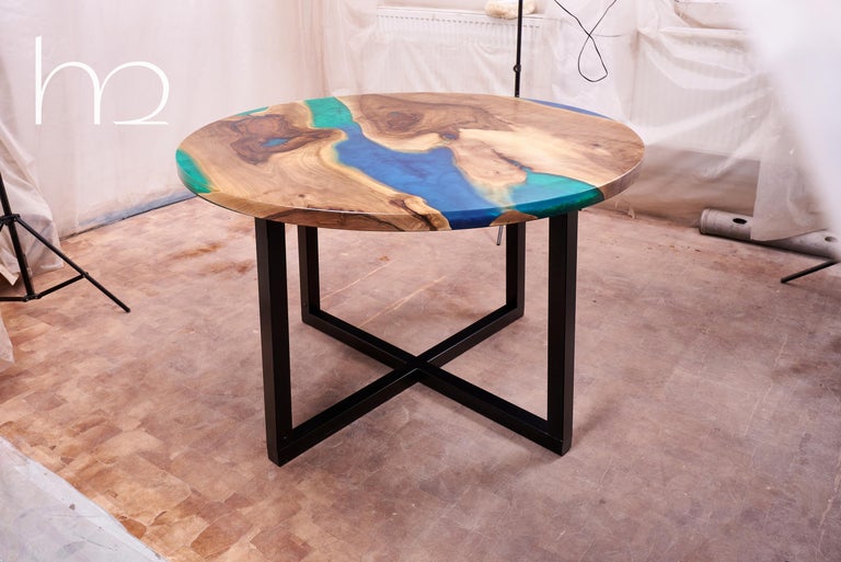 Magnificent Union Round Dining Table For Sale at 1stDibs