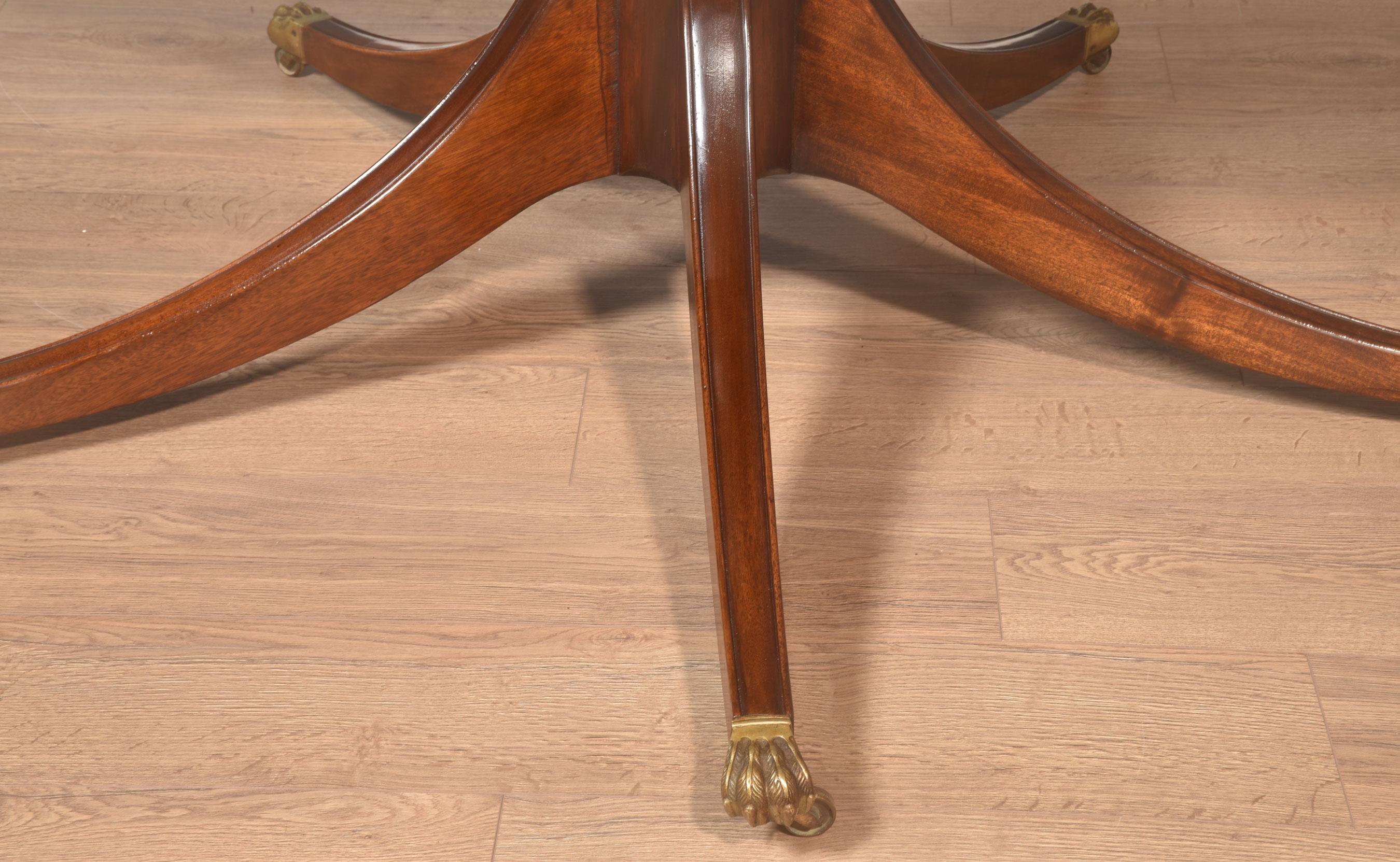 Mahogany cross banded circular dining table For Sale at 1stDibs