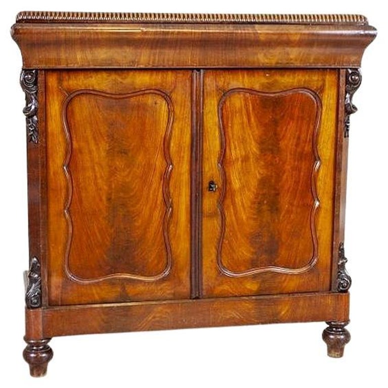 Kommode aus Mahagoni aus der Jahrhundertwende des 19. und 20 ...