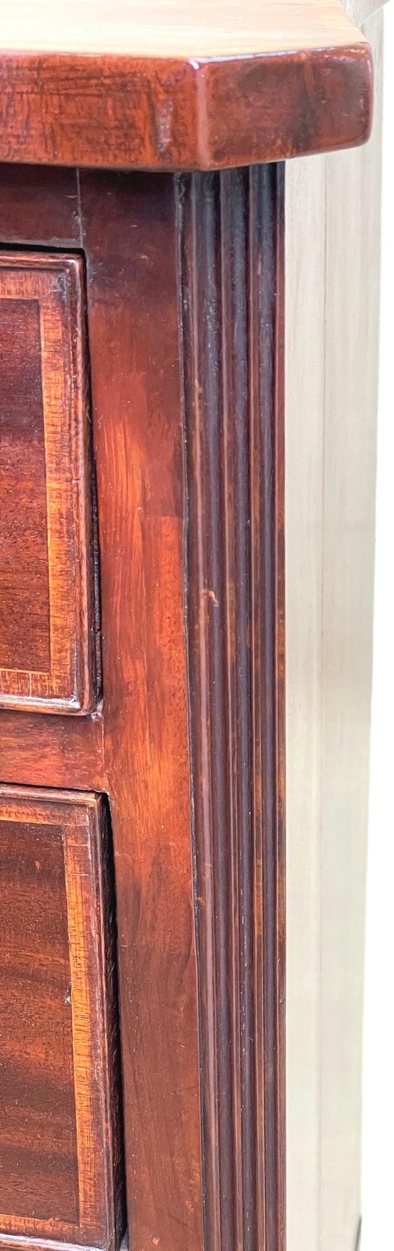 Mahogany Hepplewhite Serpentine Chest of Drawers For Sale at 1stDibs