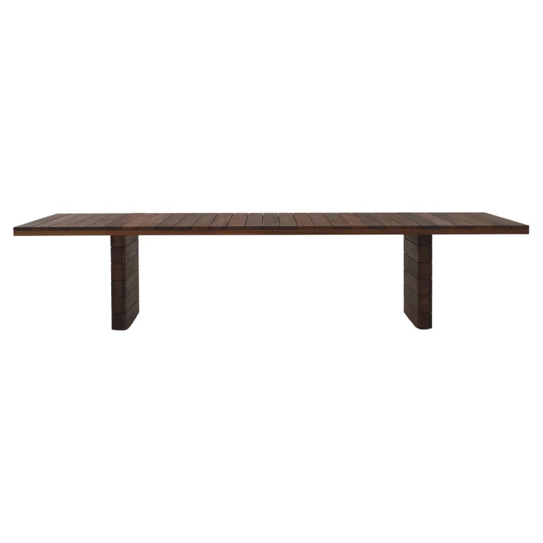 Majo, la table d'extérieur simple et robuste en bois de teck En vente ...