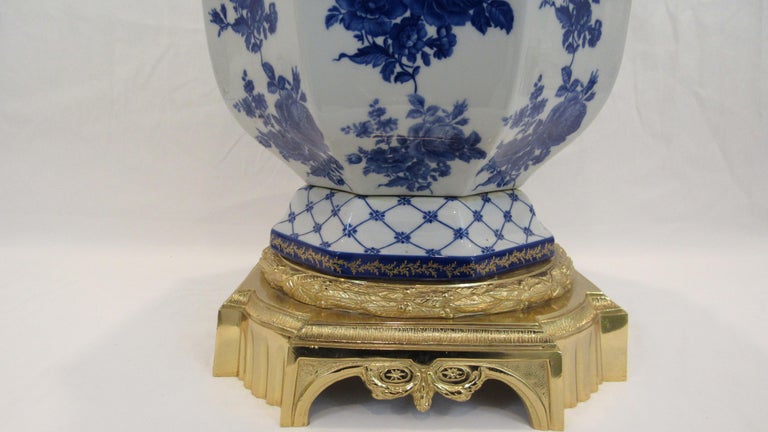 Mangani Cachepot White Porcelain Hand Painted with 24 Karat Gold Micro ...