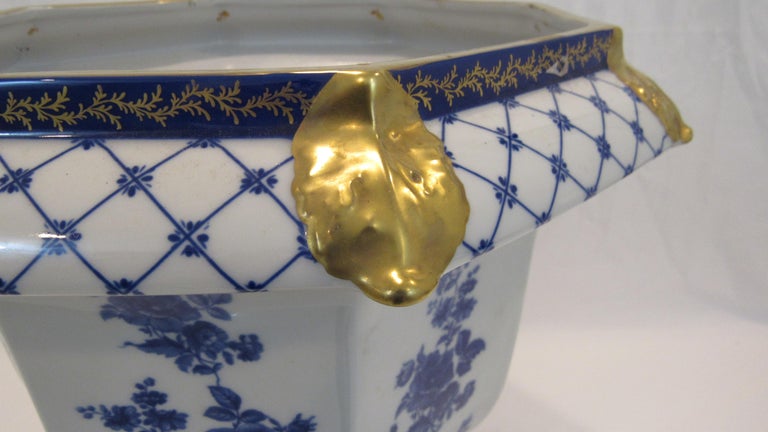 Mangani Cachepot White Porcelain Hand Painted with 24 Karat Gold Micro ...