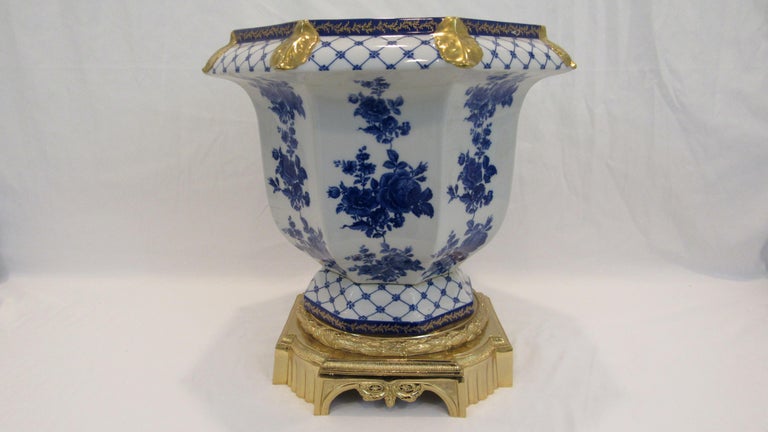 Mangani Cachepot White Porcelain Hand Painted with 24 Karat Gold Micro ...