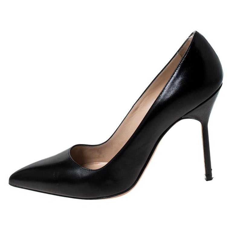 Manolo Blahnik Black Leather BB Pointed Toe Pumps Size 37 For Sale at 1stDibs