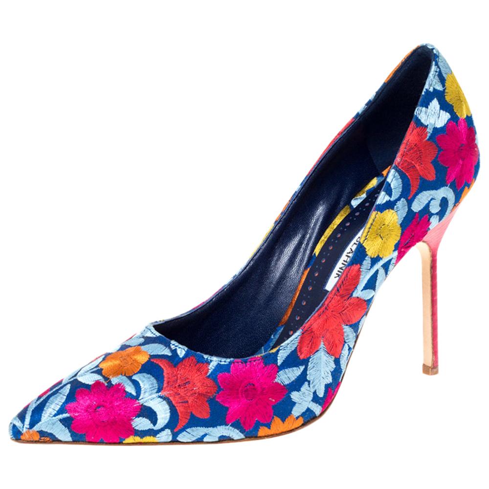 Manolo Blahnik Multicolor Floral Embroidered Canvas BB Pointed Toe ...