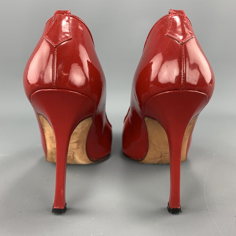 MANOLO BLAHNIK Größe 7 Rote spitze Pumps aus Lackleder mit ...