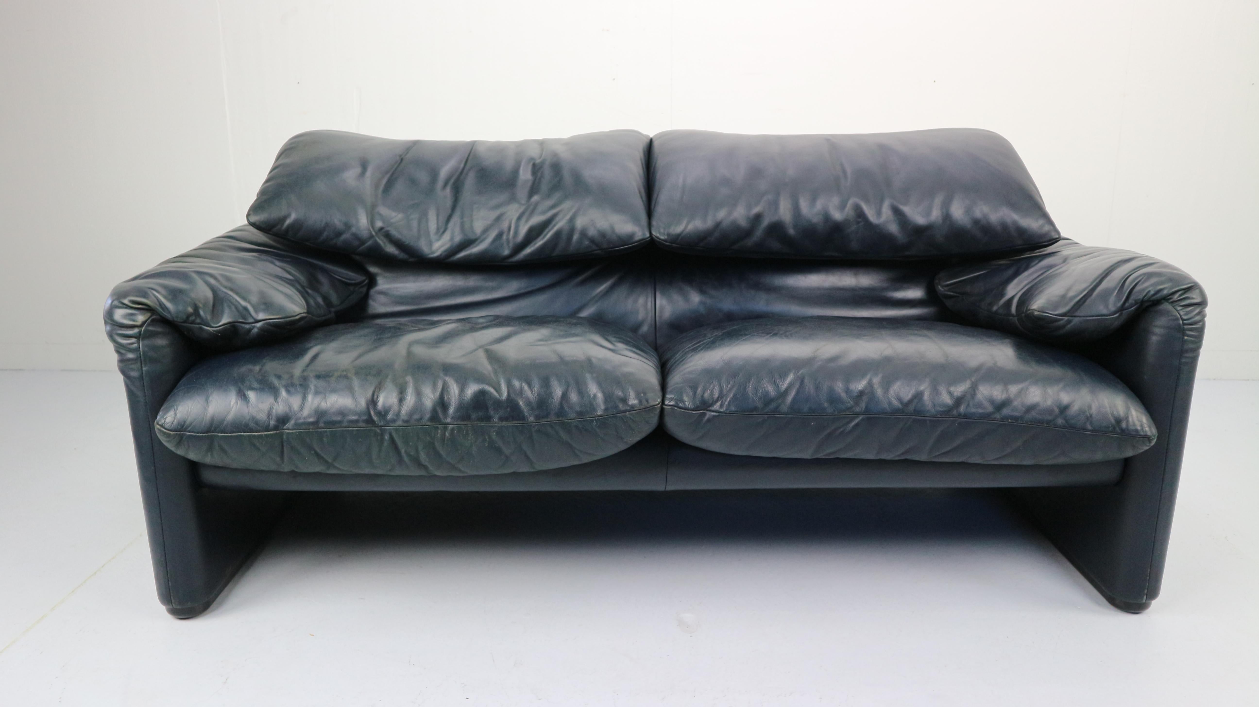 Maralunga 2-Seat Sofa by Vico Magistretti for Cassina in Dark Blue ...